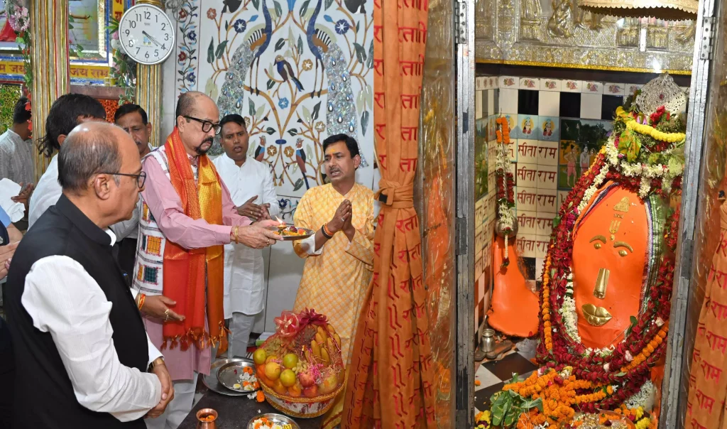 Governor Ramen Deka offered prayers to Shri Hanuman ji - adani.news